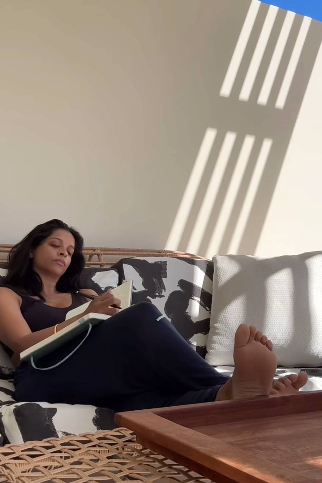 Lilly Singh's feet