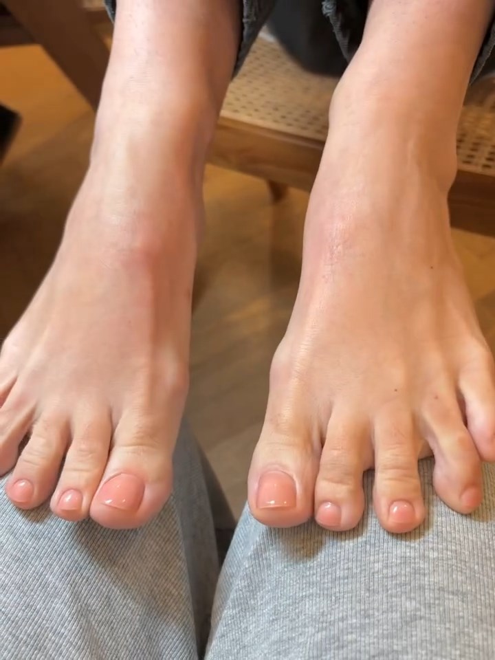 Lily Allen's feet