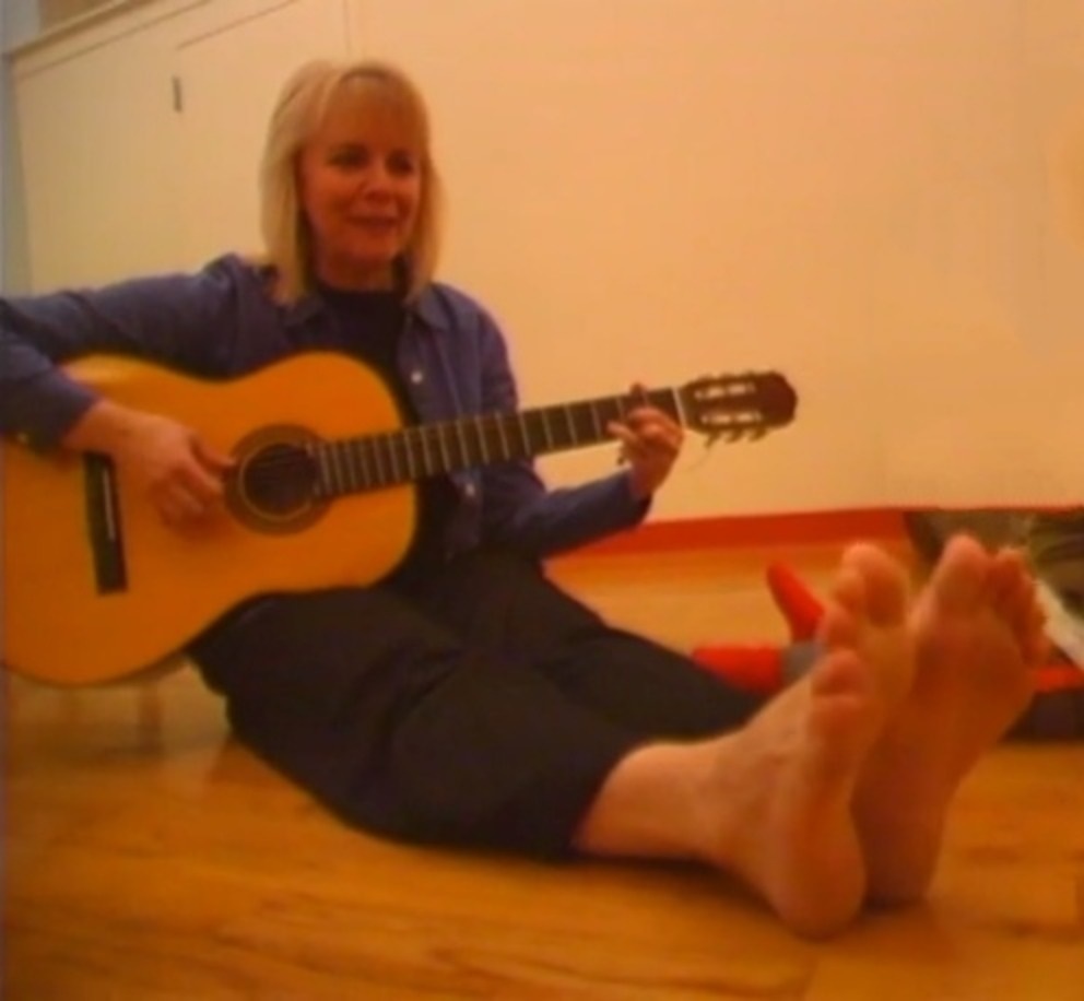 Lisa Flores's feet