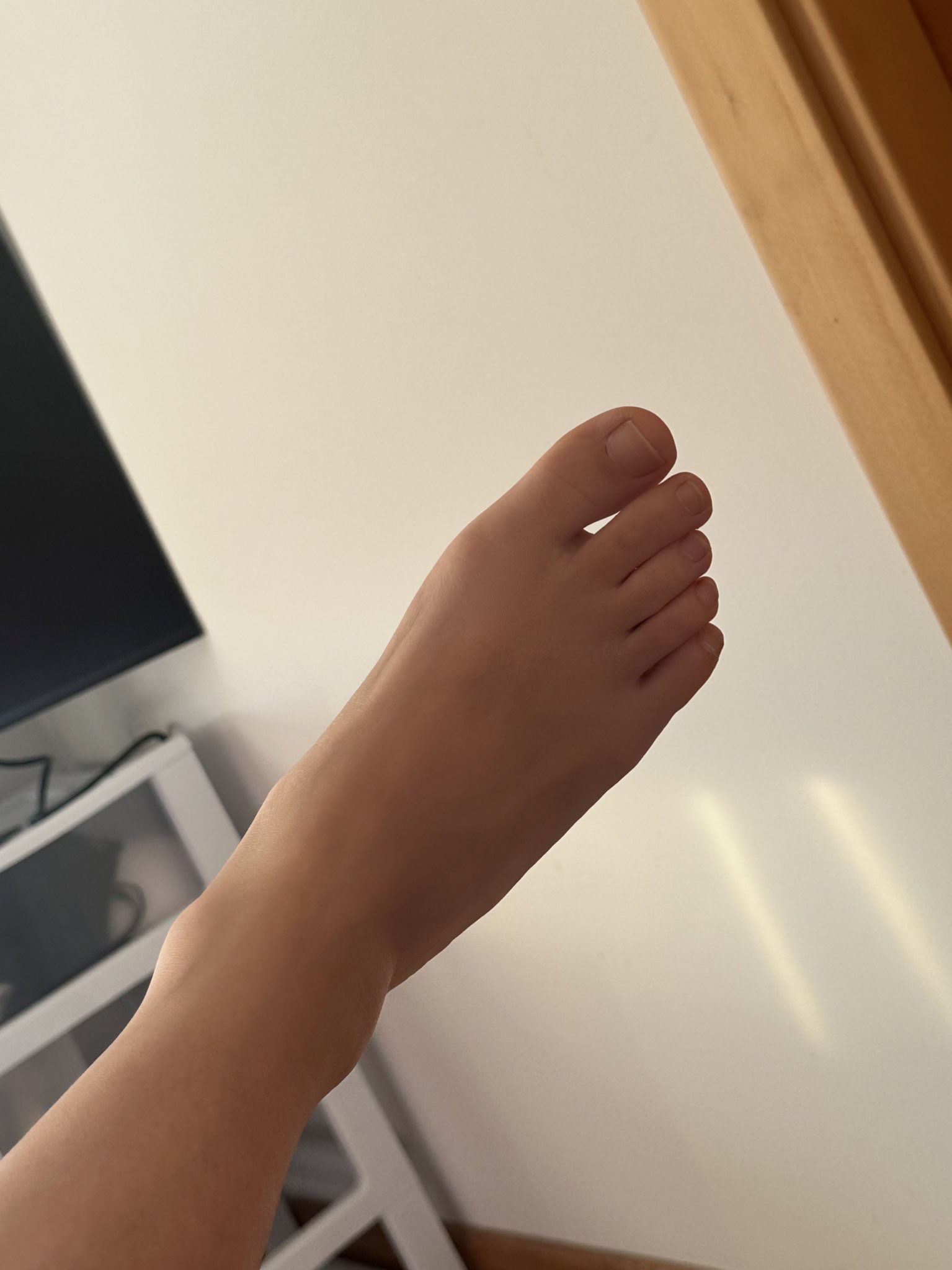 Lluna Clark's feet