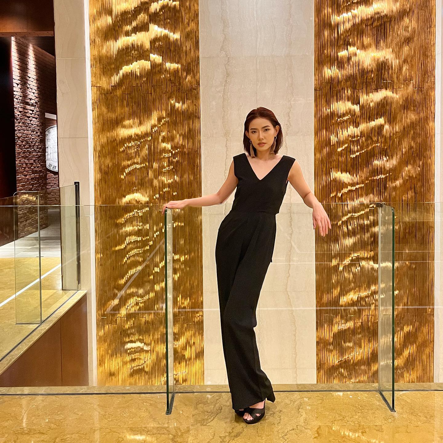Lorraine Wong's feet