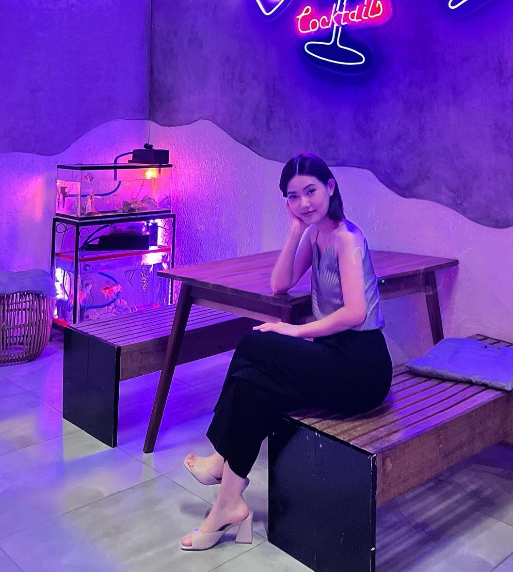 Lorraine Wong's feet