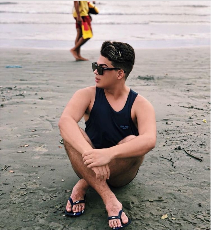 Lucas Santos's feet
