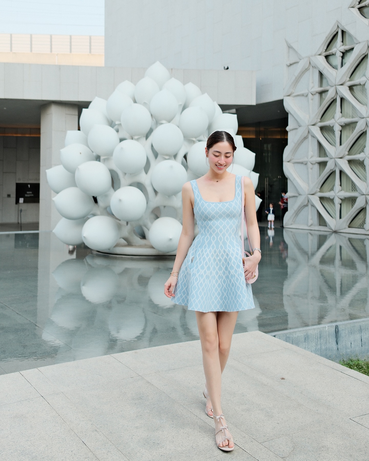 Luong Thuy Linh's feet