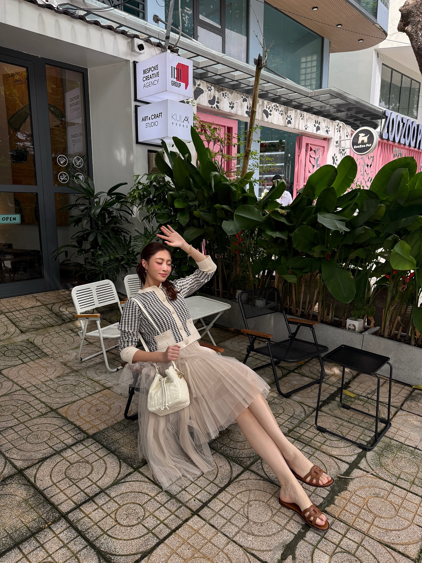 Luong Thuy Linh's feet