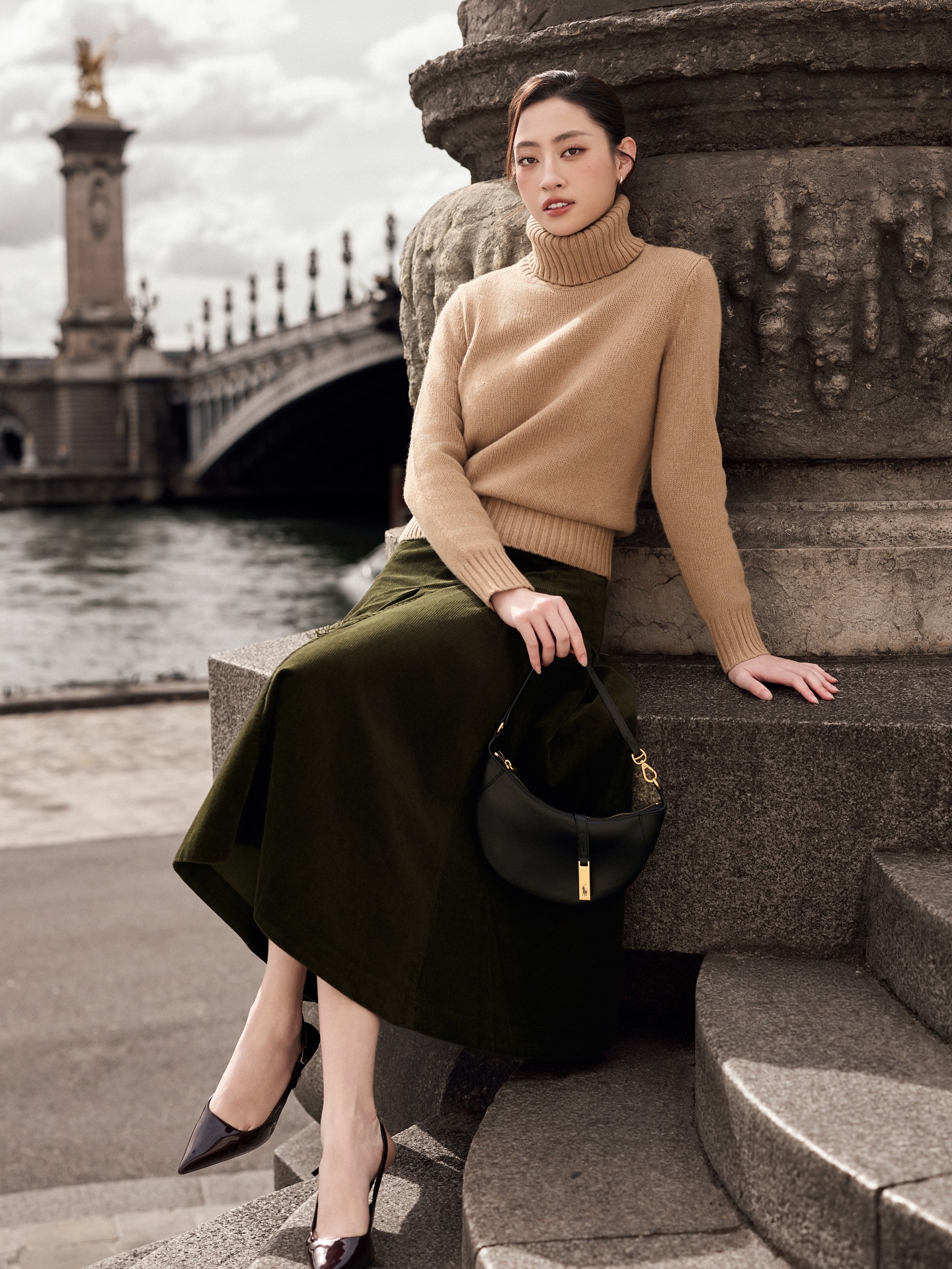 Luong Thuy Linh's feet