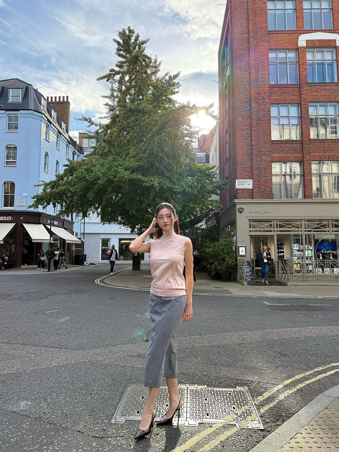 Luong Thuy Linh's feet