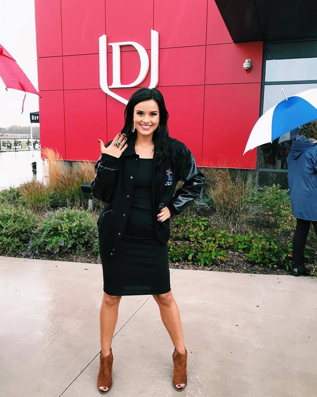 Lynlee Cotton's feet