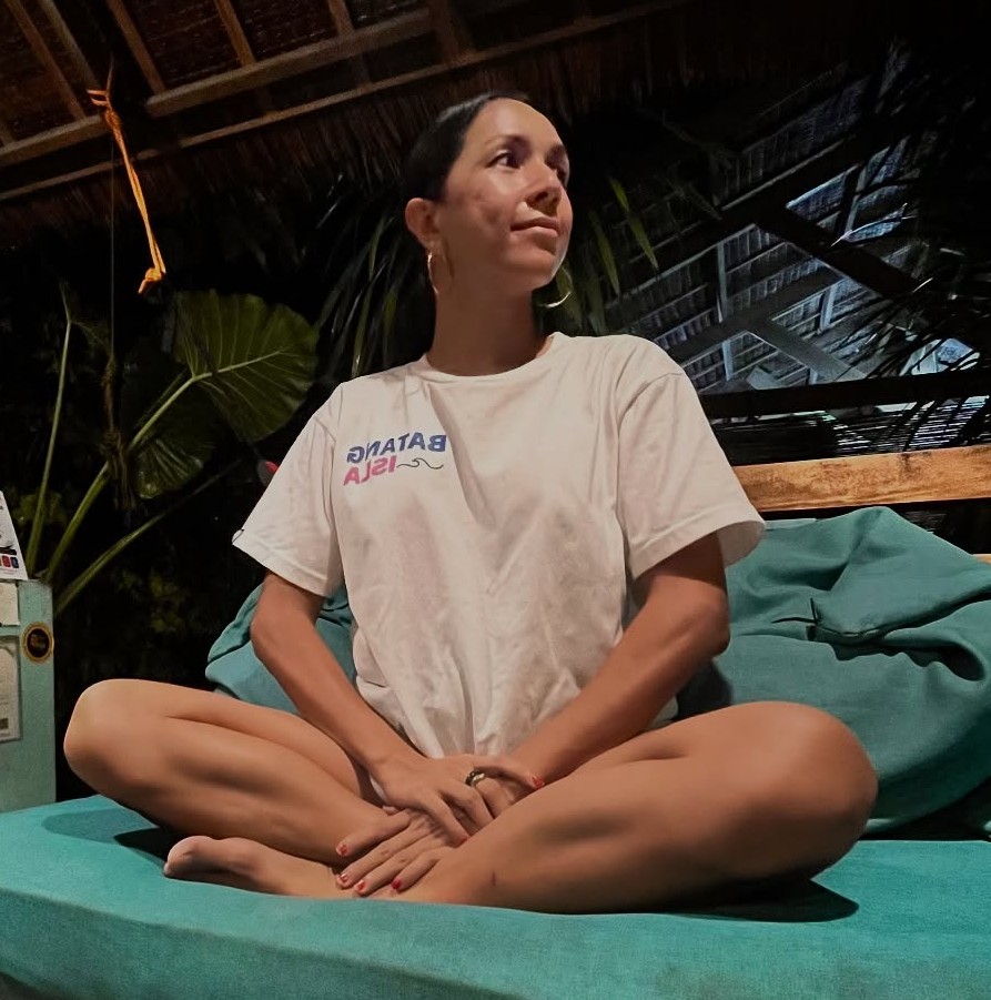 Maki Gingoyon's feet