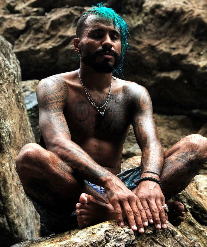 Manny Santiago's feet