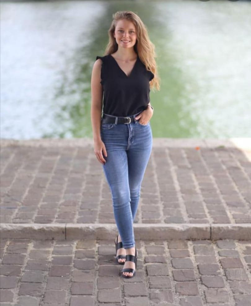 Manon Schraen's feet