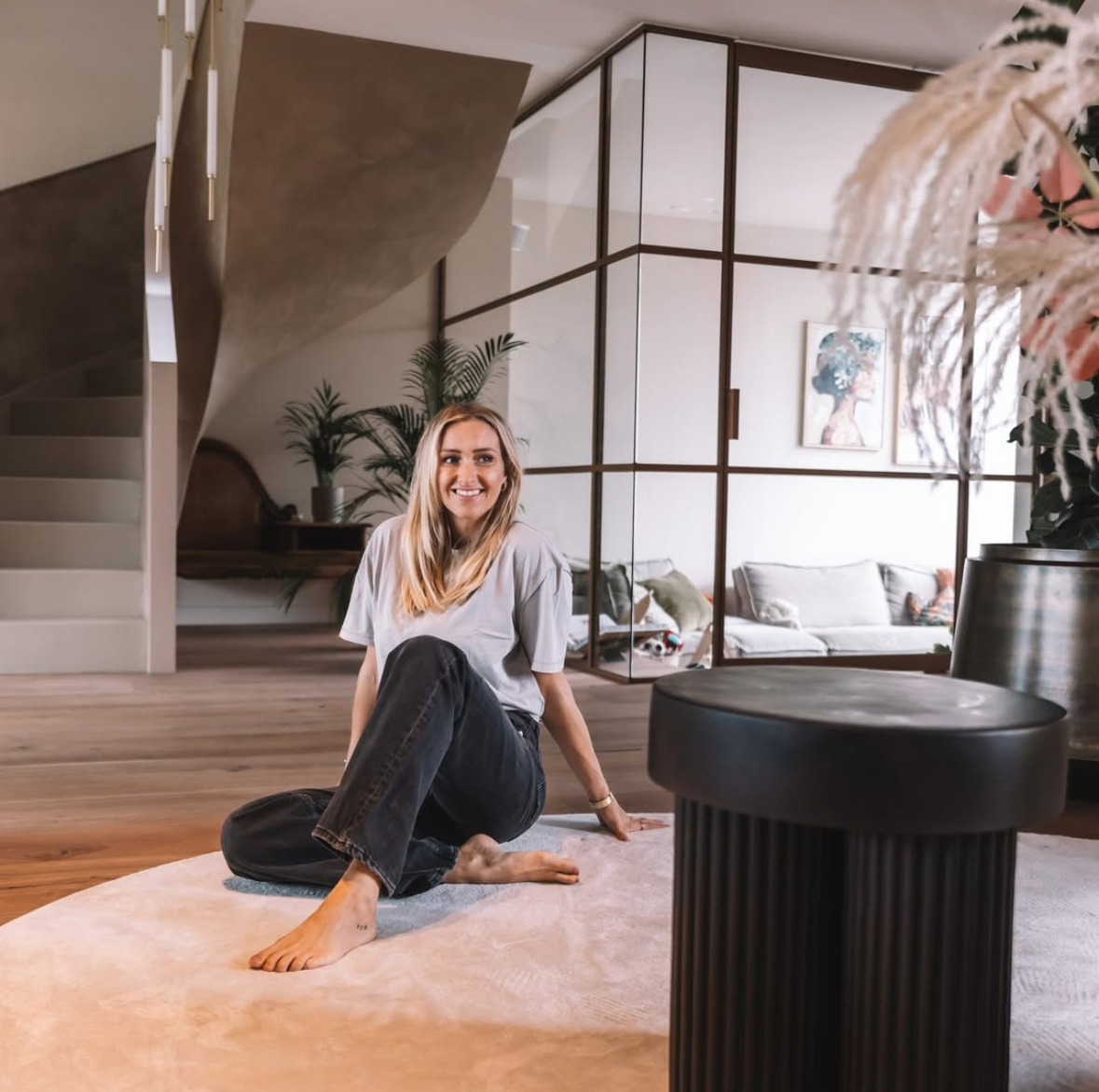 Manon van Essen's feet