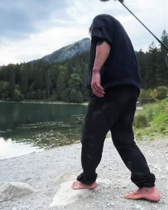 Manzul Tavrus's feet