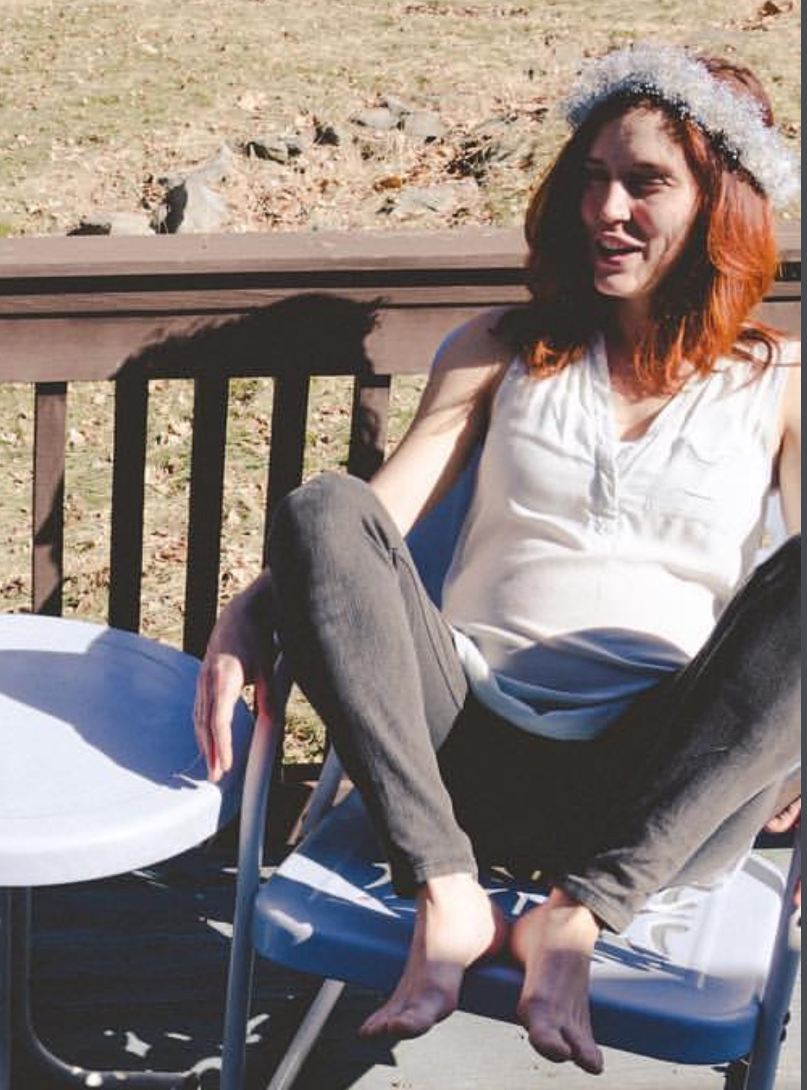 Mara Davi's feet