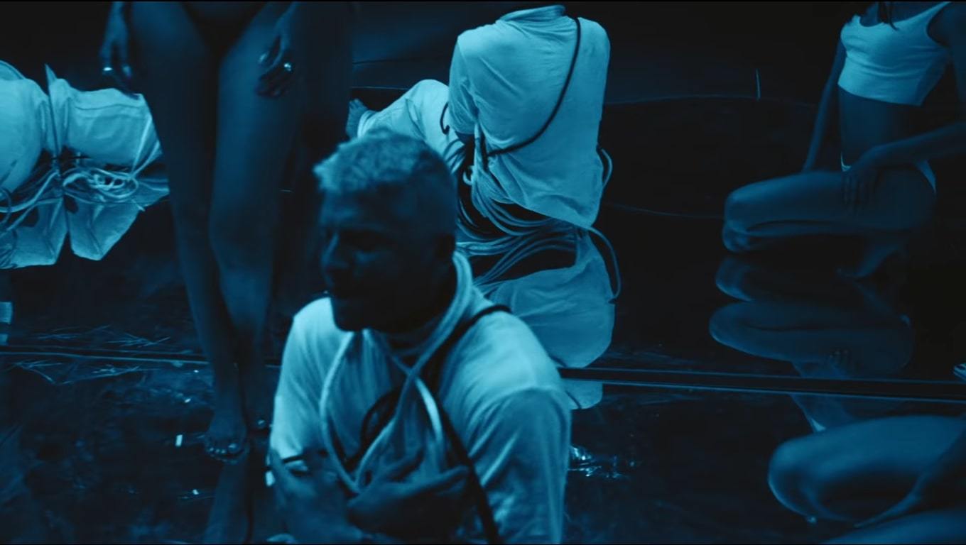 Marc E. Bassy's feet