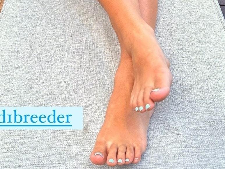 Marie Temara's feet