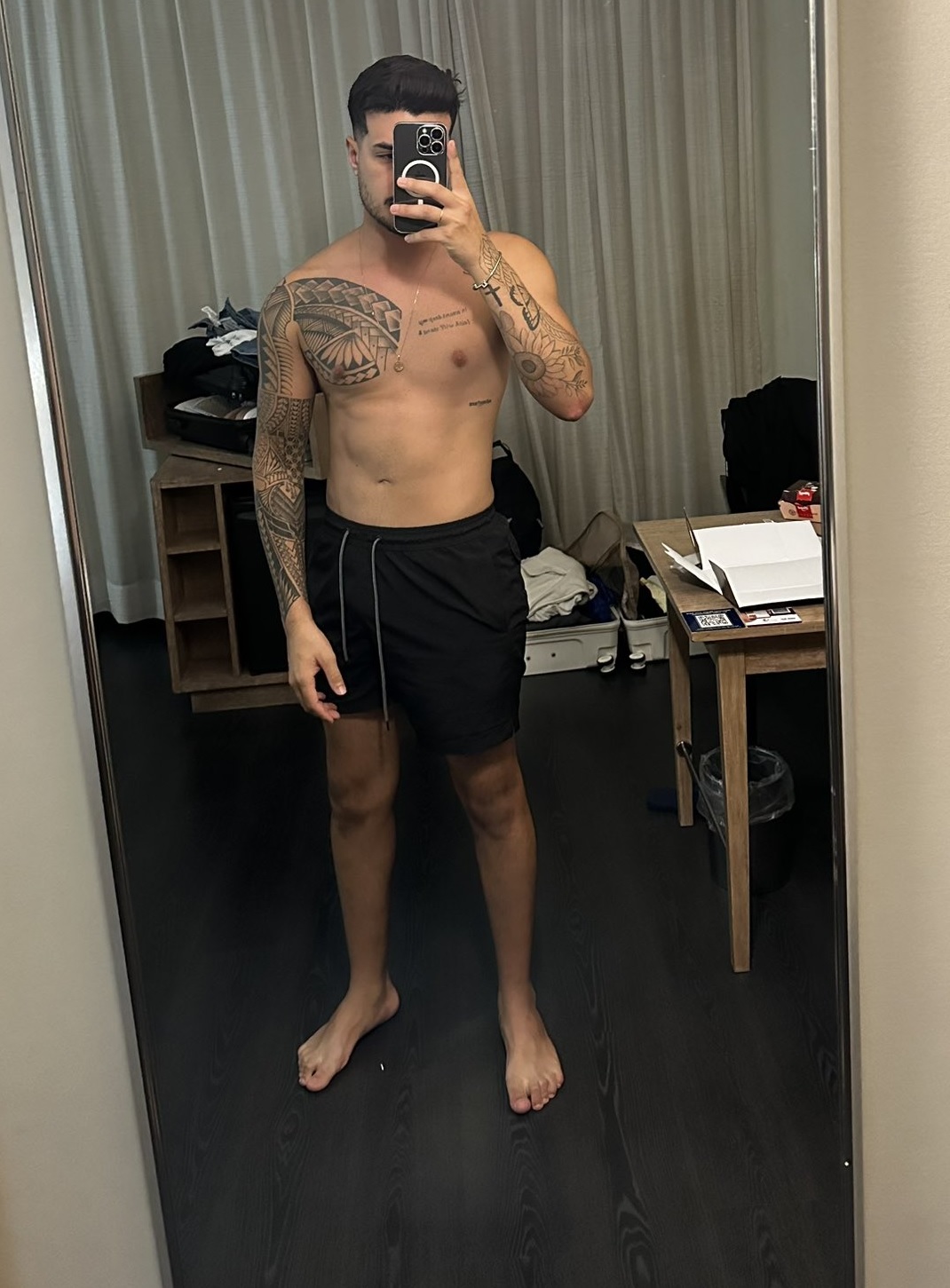 Matheus Freire's feet