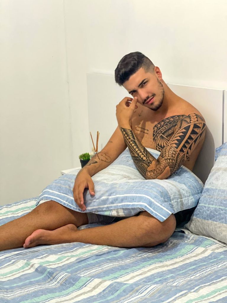 Matheus Freire's feet