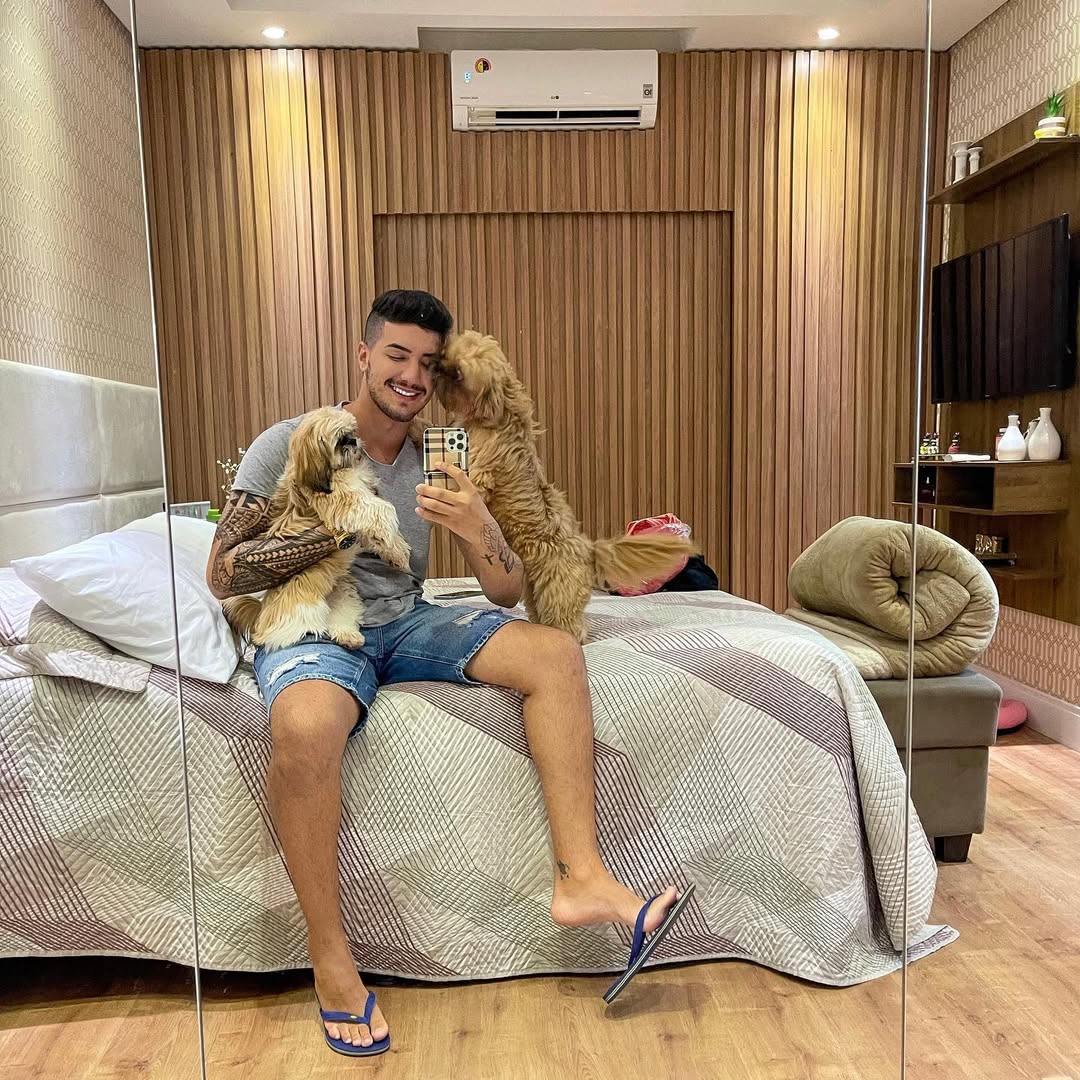 Matheus Freire's feet