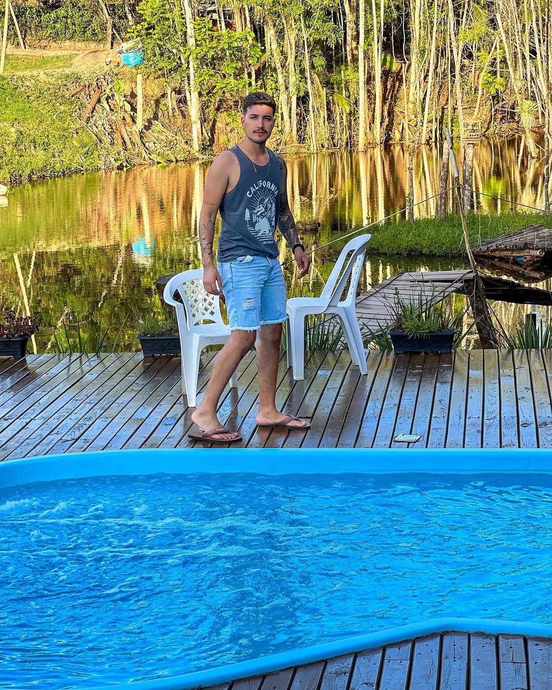 Matheus Freire's feet