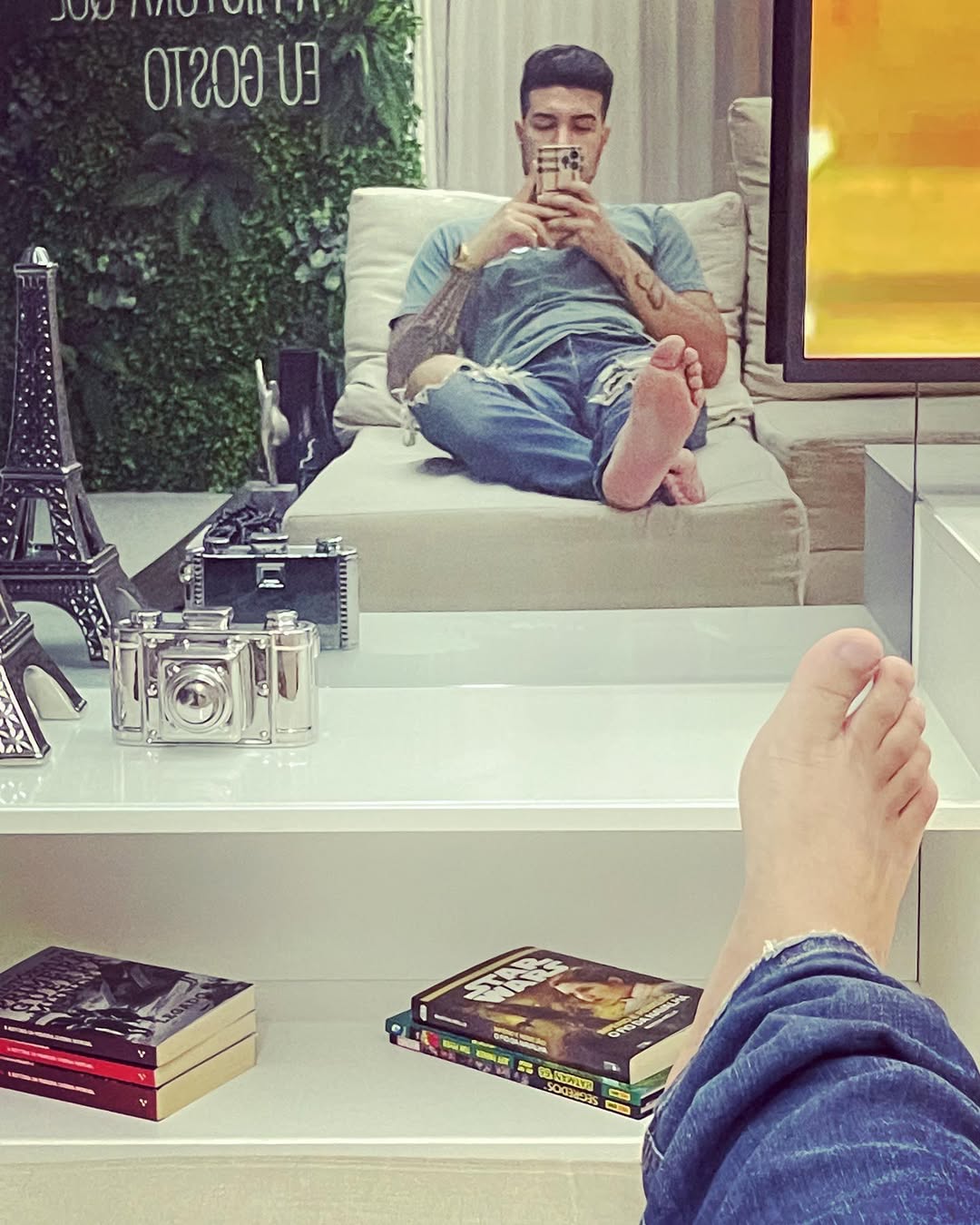 Matheus Freire's feet