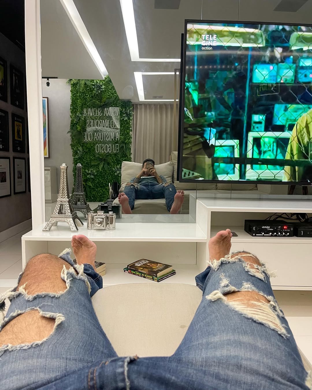 Matheus Freire's feet