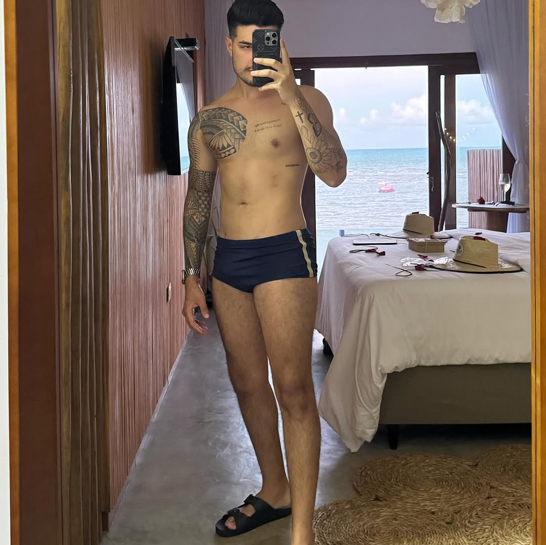 Matheus Freire's feet