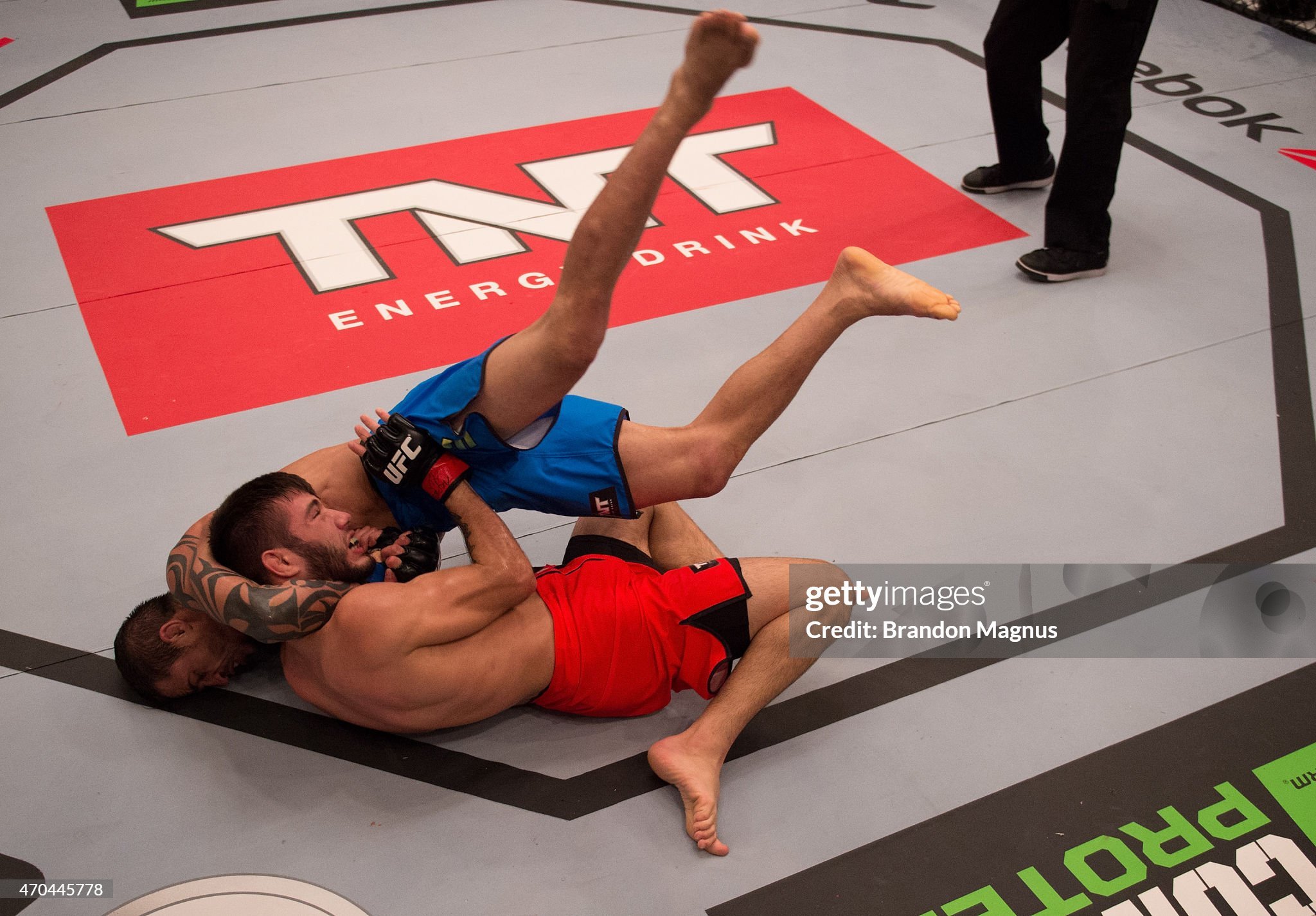 Matheus Nicolau's feet