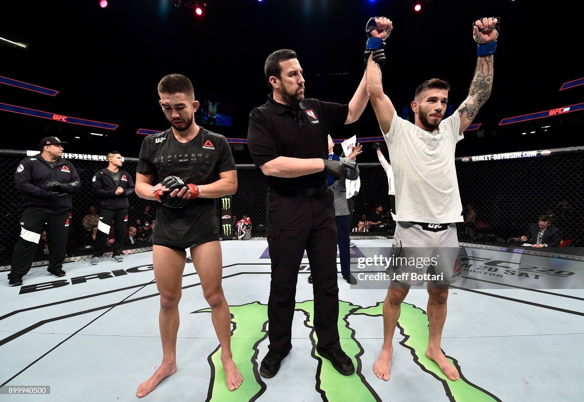 Matheus Nicolau's feet