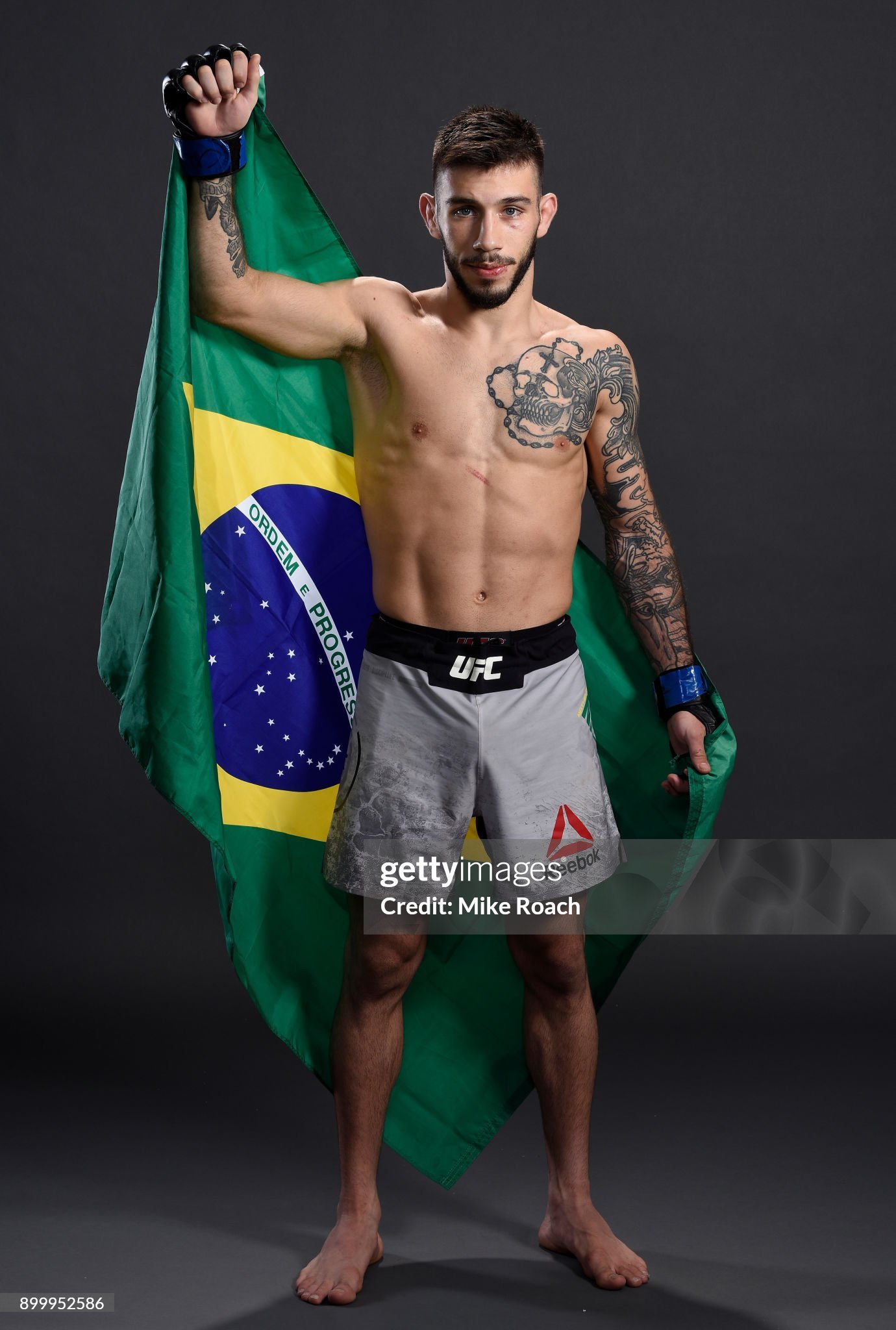 Matheus Nicolau's feet
