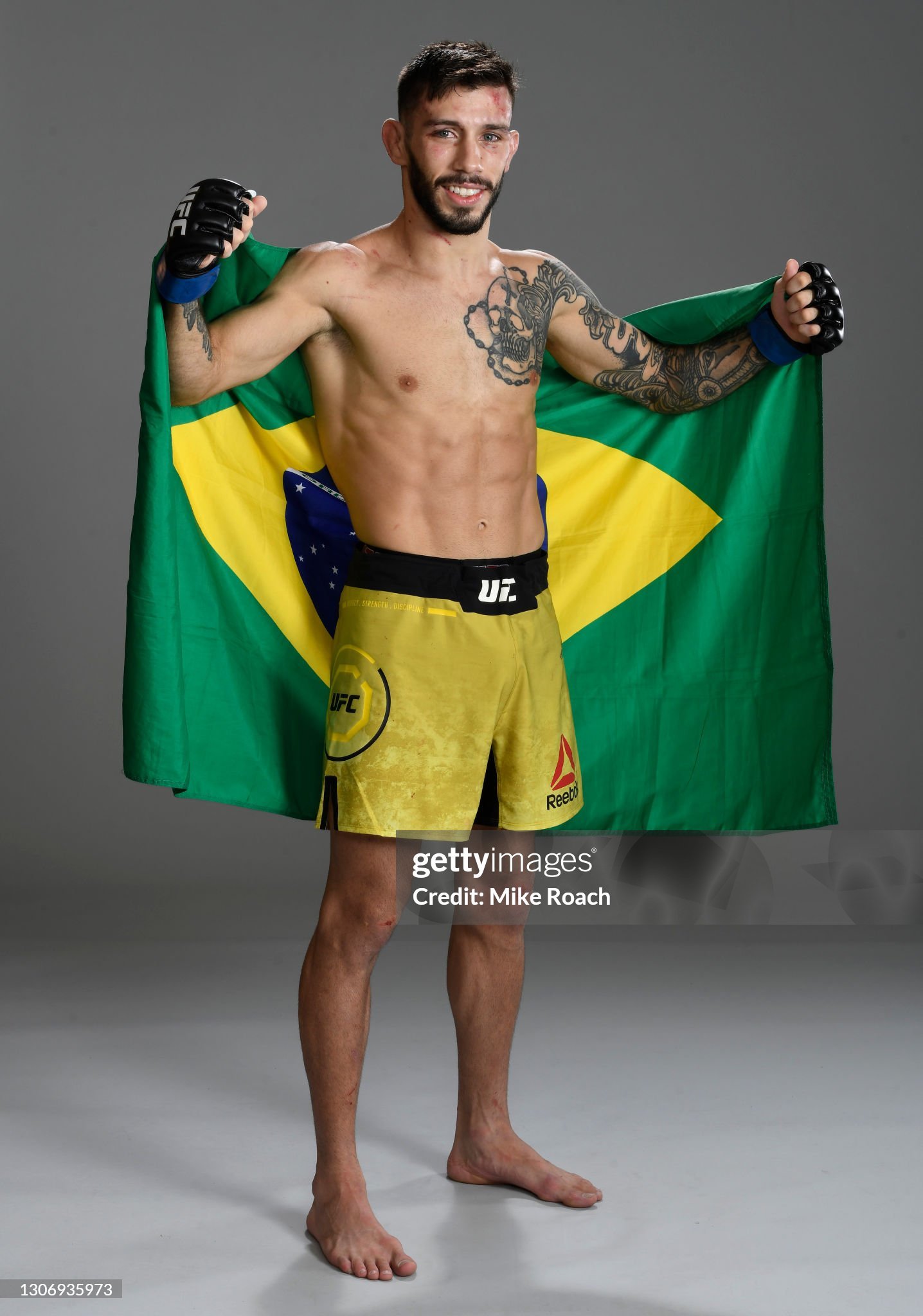 Matheus Nicolau's feet
