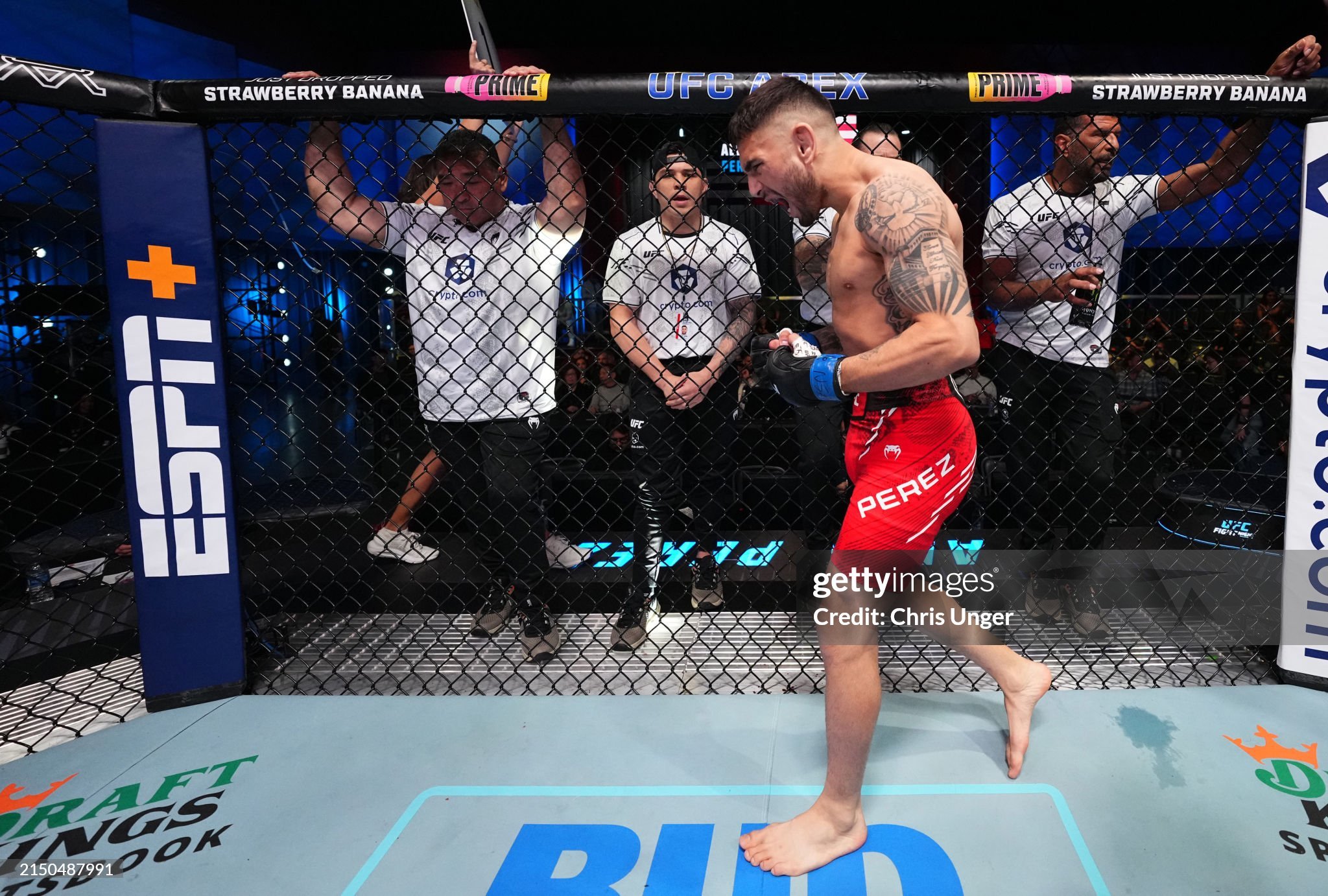 Matheus Nicolau's feet