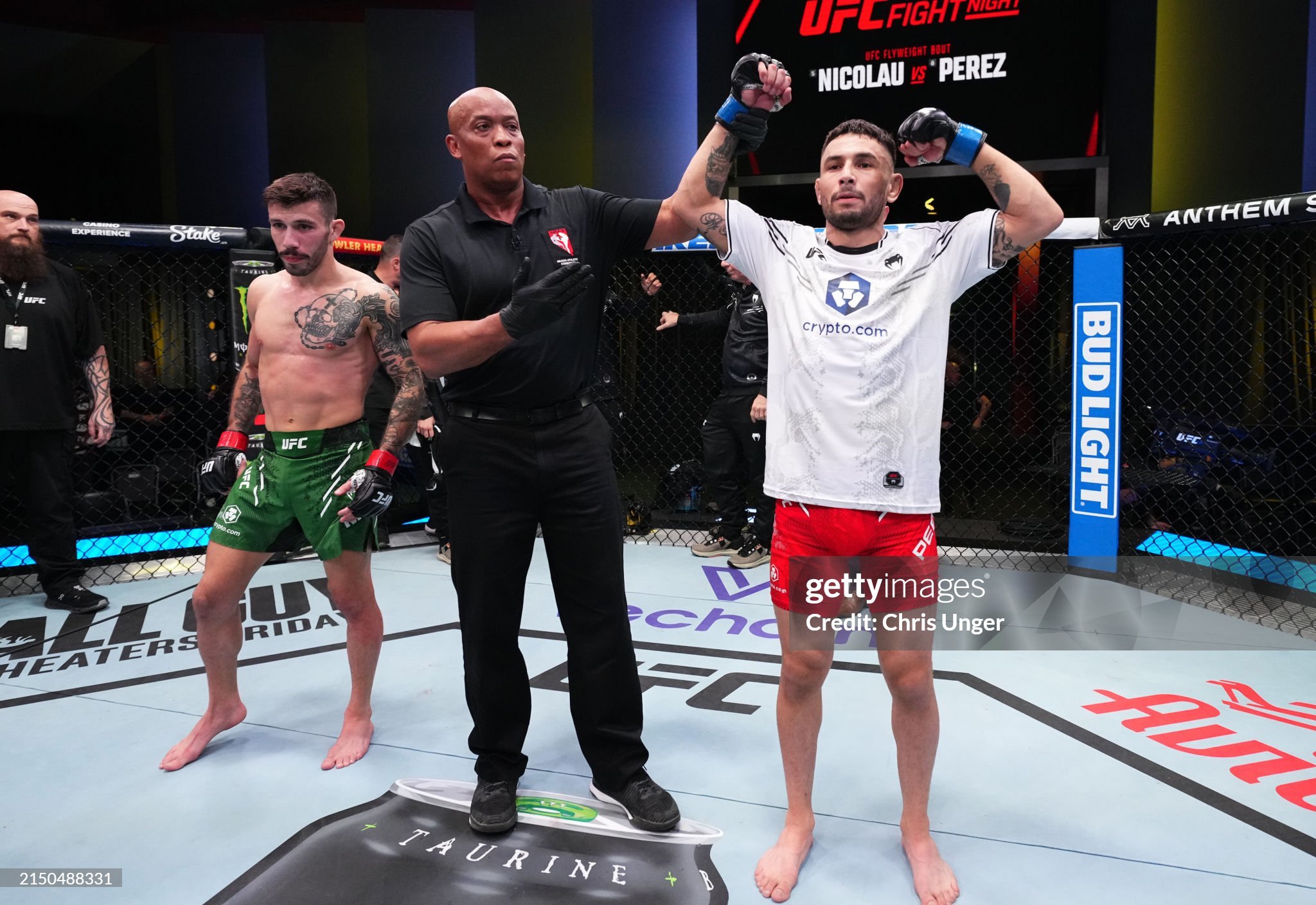 Matheus Nicolau's feet