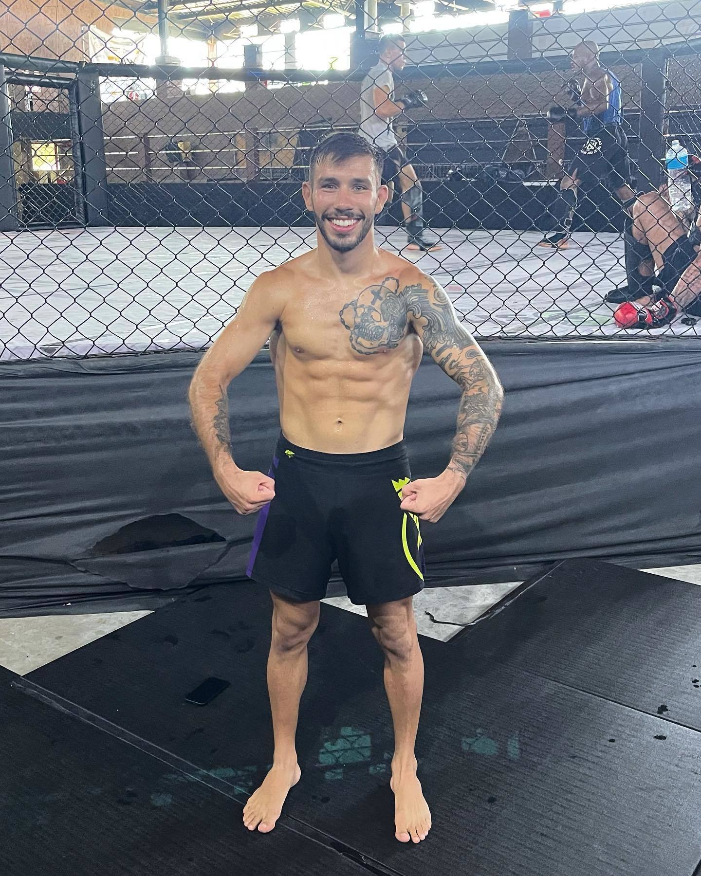 Matheus Nicolau's feet