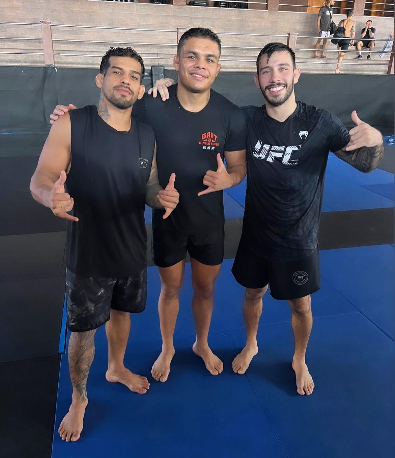Matheus Nicolau's feet