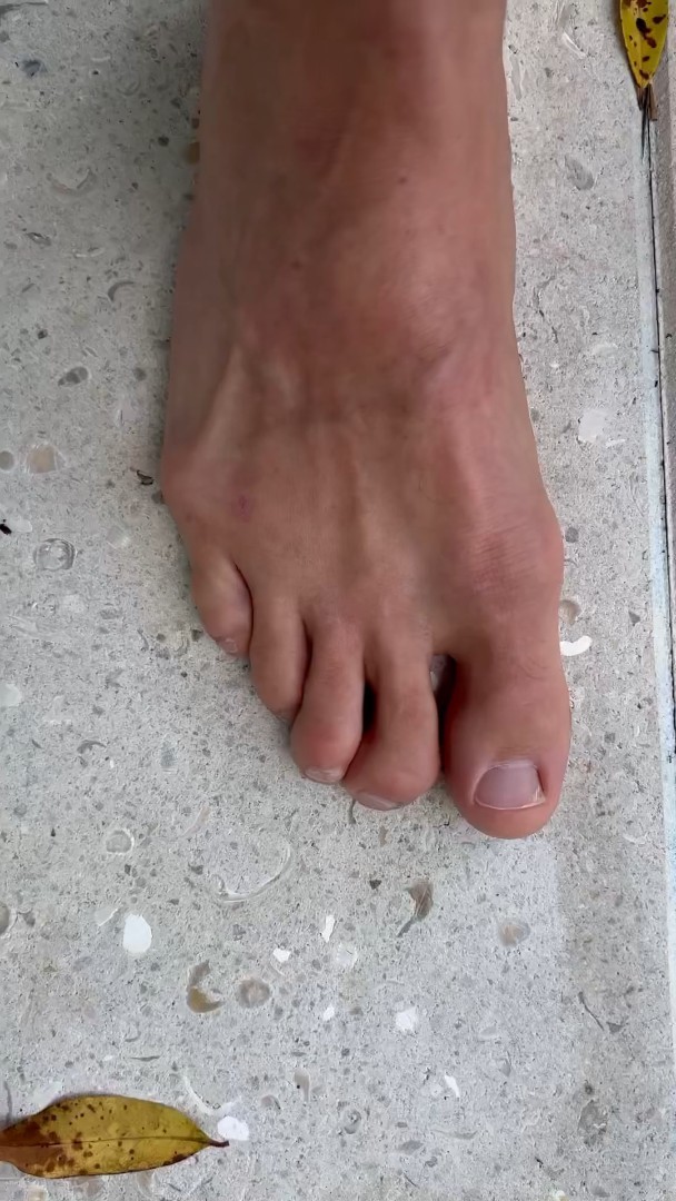 Matt K. Heafy's feet