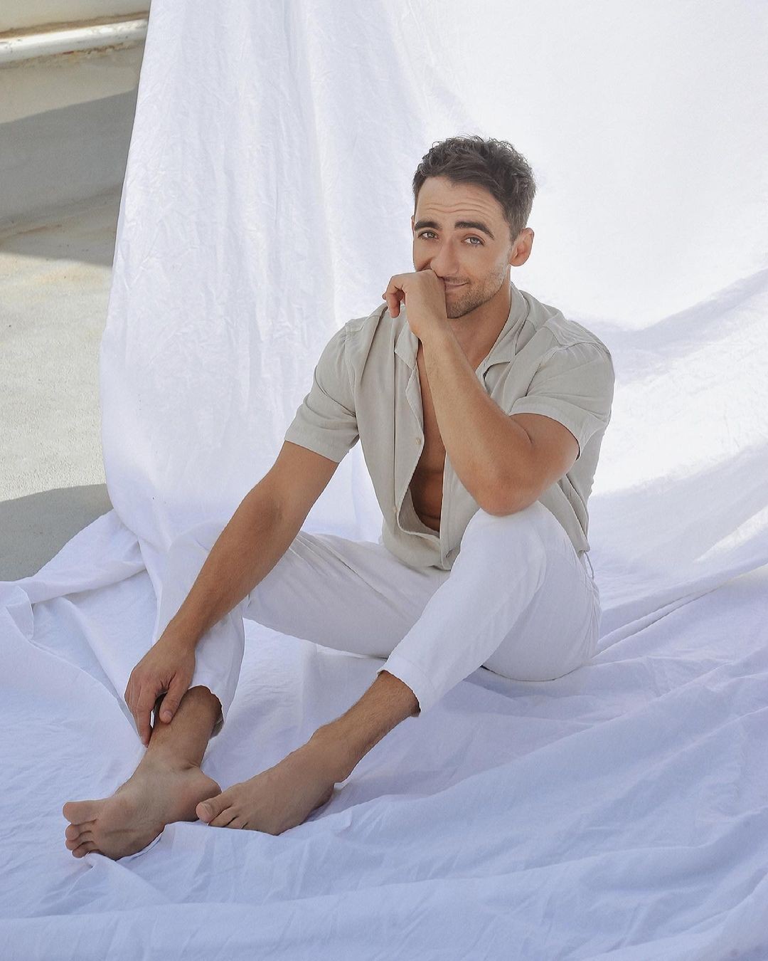 Matthew Backer's feet