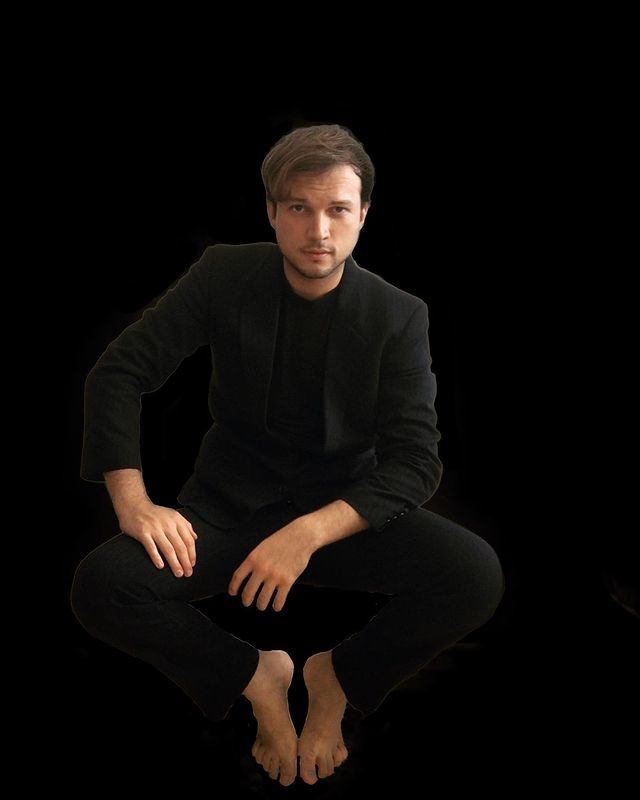 Mauricio Adrian's feet