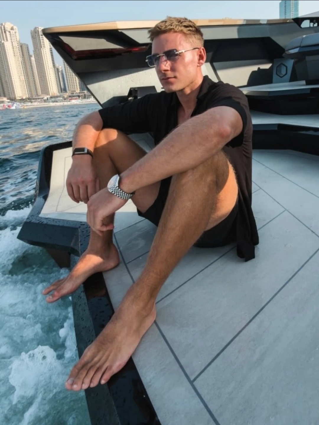 Max Wyatt's feet