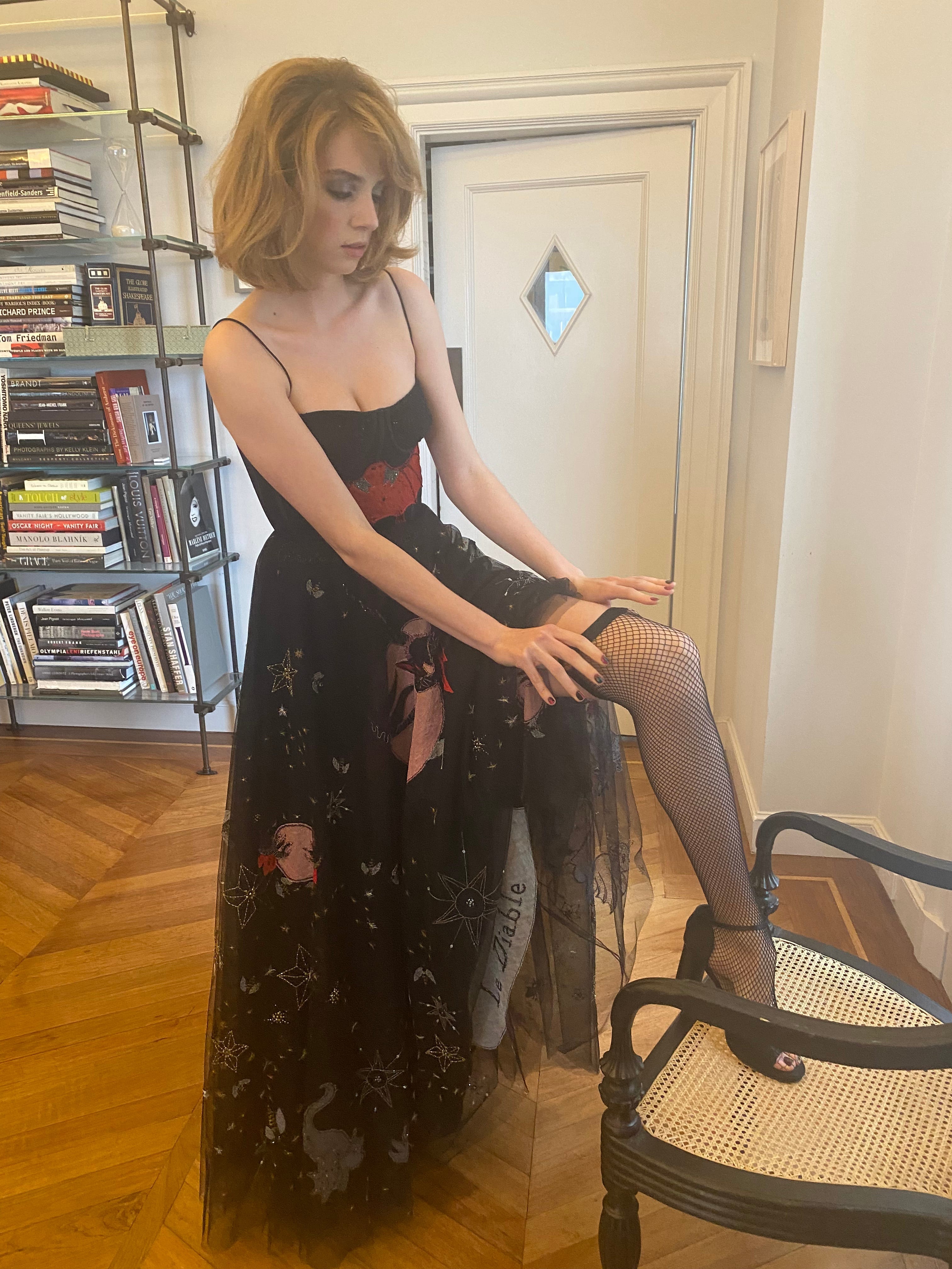 Maya Hawke's feet