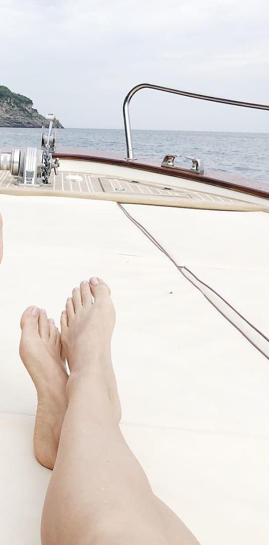 Meredith Noel Collier's feet