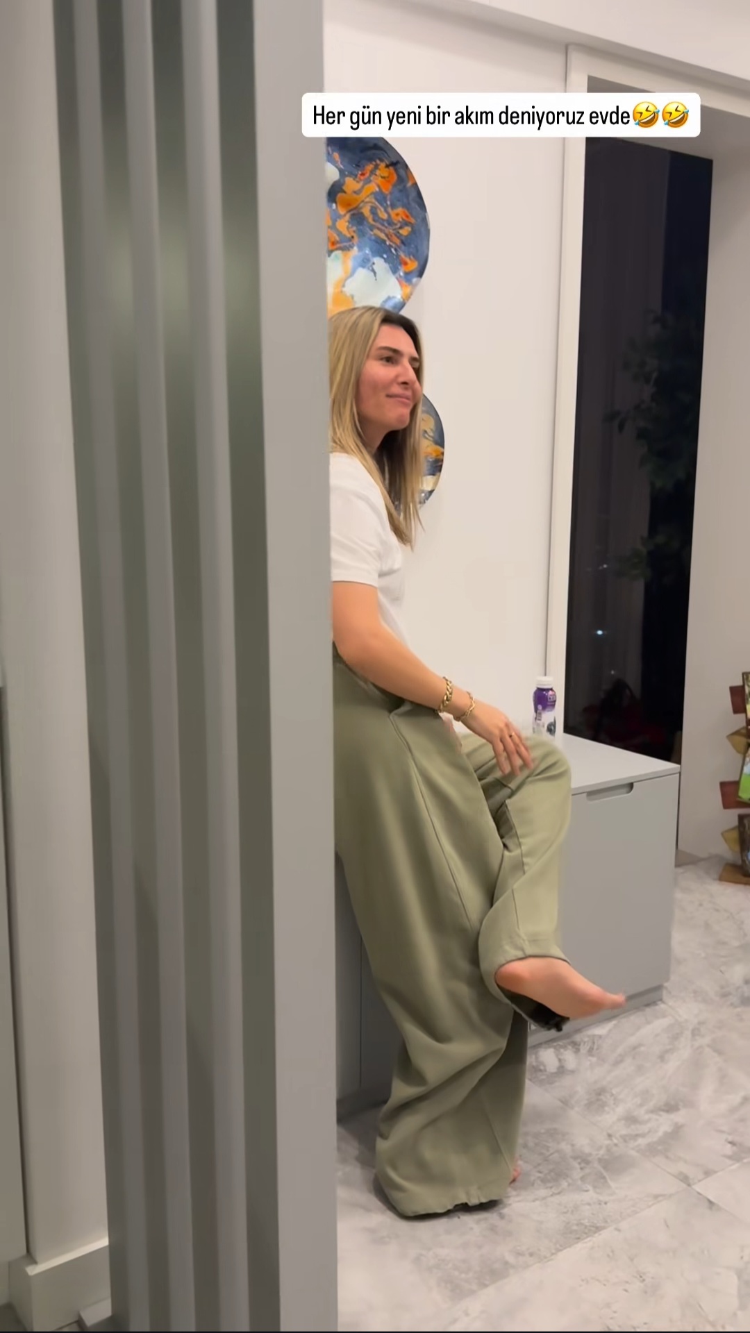 Merve Aydin's feet