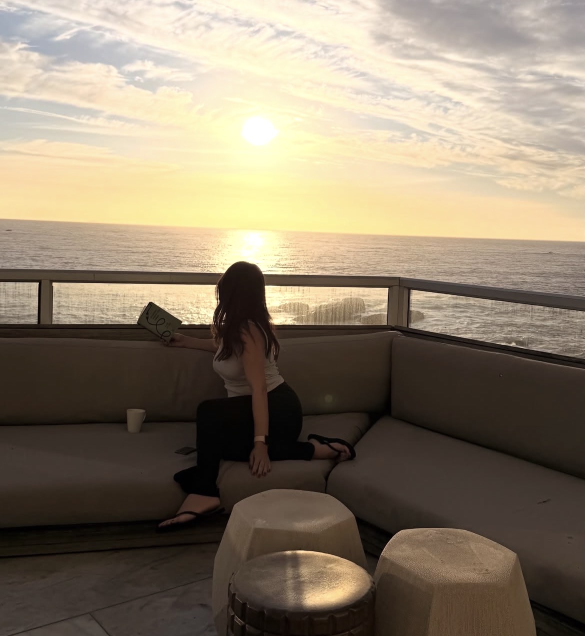 Merve Toy's feet