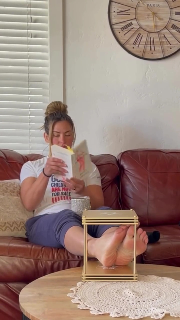 Miesha Tate's feet