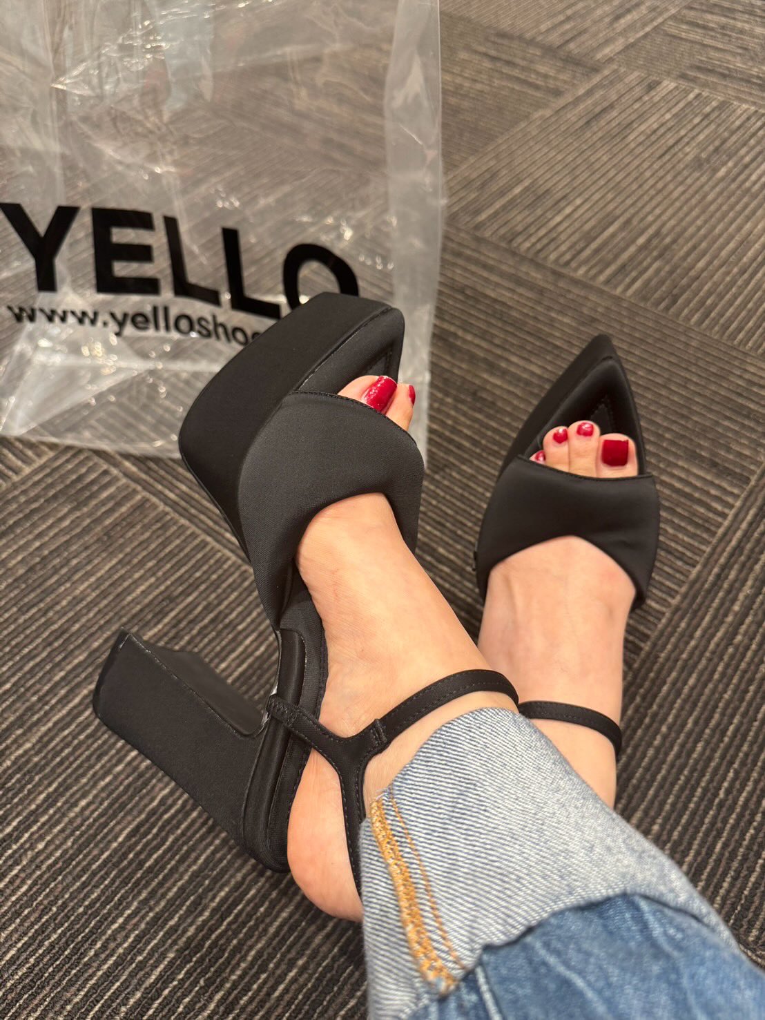 Mika Nakashima's feet