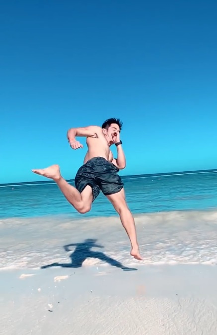 Mike Moh's feet