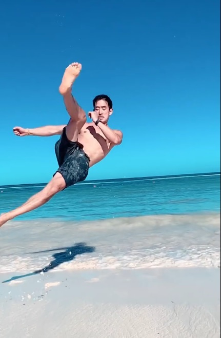 Mike Moh's feet
