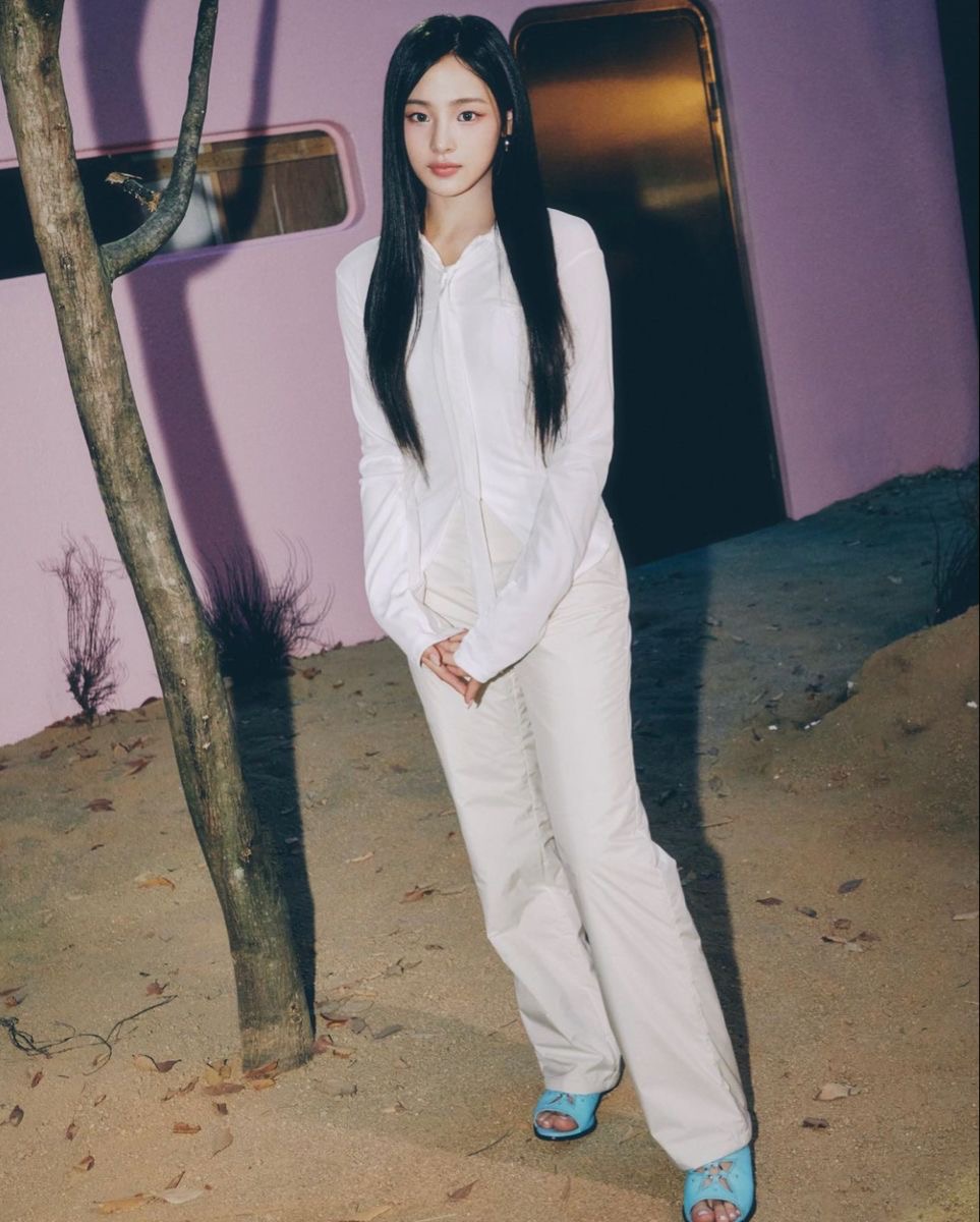 Minji Kim's feet