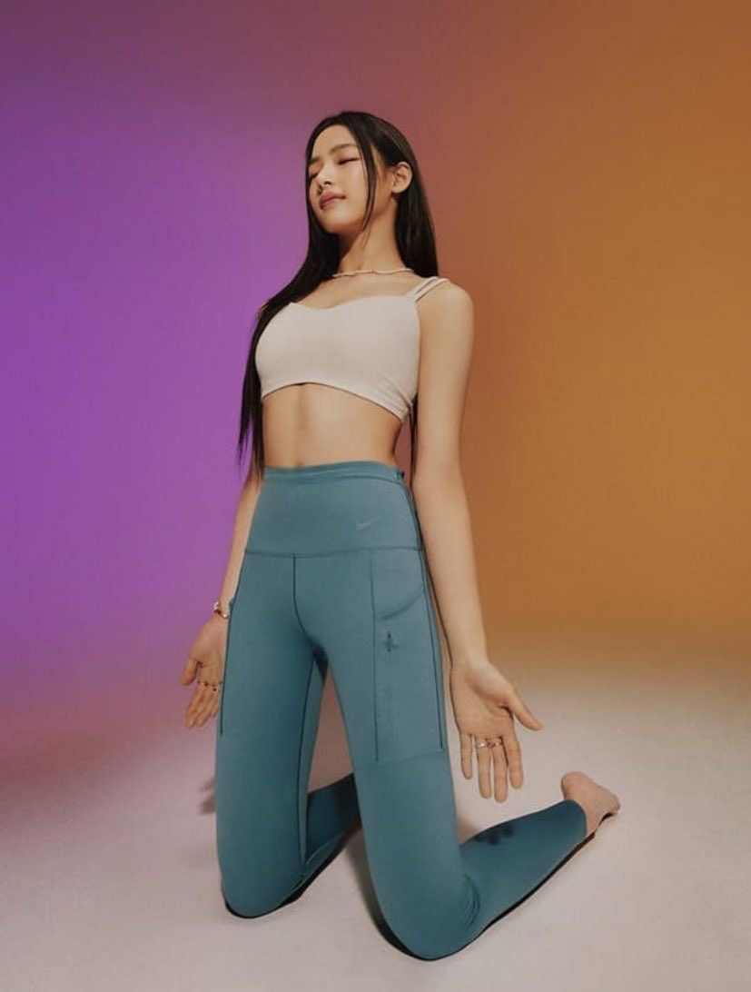 Minji Kim's feet