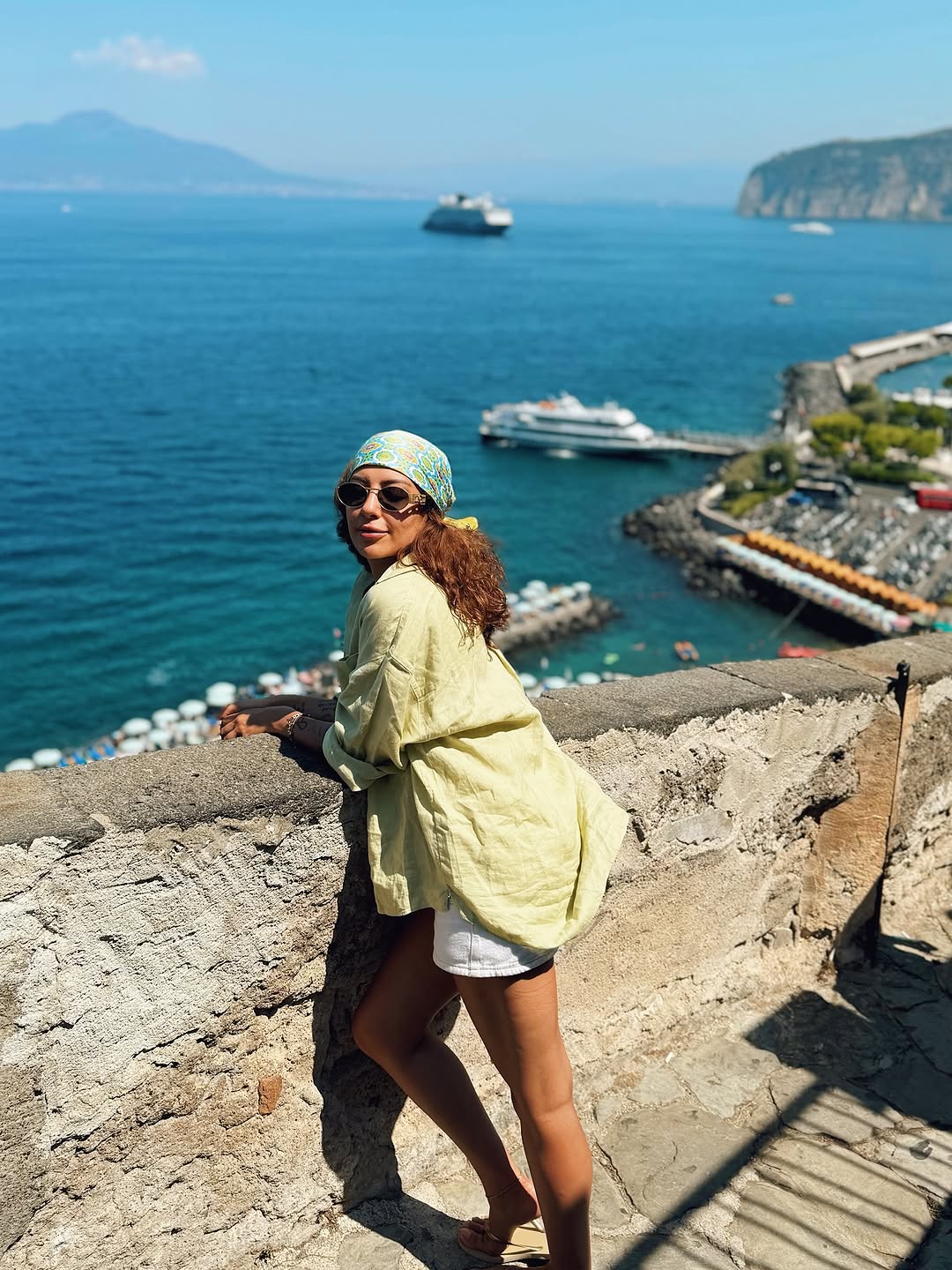 Mirna El Helbawi's feet